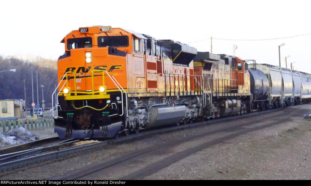 BNSF 8517